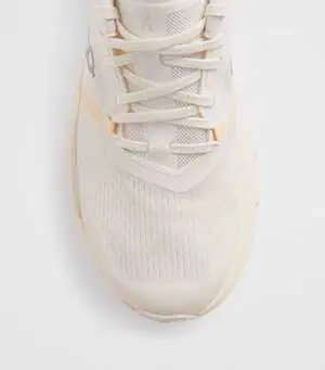 On Cloudpulse Trainers - White