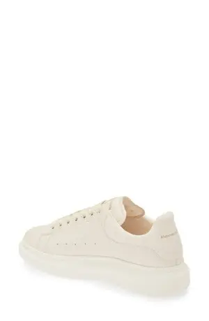 Alexander McQueen Grainy Leather Oversized Sneakers - 9100 Off White