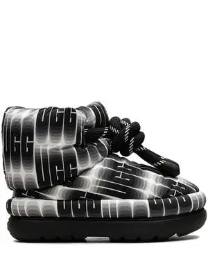 UGG Classic Maxi Wavelength Short Boots - Black