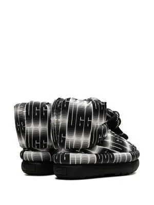 UGG Classic Maxi Wavelength Short Boots - Black