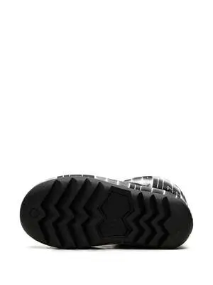 UGG Classic Maxi Wavelength Short Boots - Black