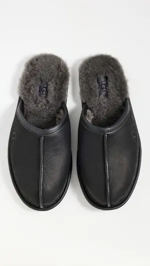 UGG Scuff Leather Slippers - Black