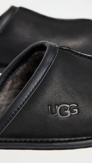 UGG Scuff Leather Slippers - Black