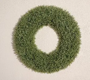 WICKER PARK Faux Cedar Wreath - One-color