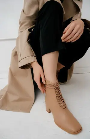 DANIELLA SHEVEL Willow Boot - Brown