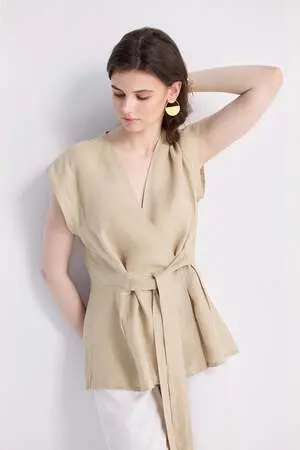 REISTOR Power Moves Short Sleeve Top In Neutral Beige Gold