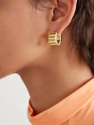 ROXANNE ASSOULIN The Ripple Huggie -tone Hoop Earrings