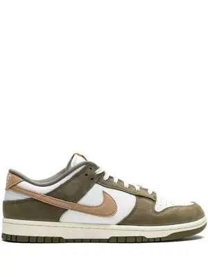 Nike Dunk Low Sneakers