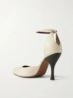 NEOUS Nekkar Leather Pumps