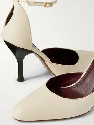 NEOUS Nekkar Leather Pumps