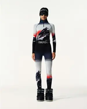 Perfect Moment Echo 1/4 Zip Top - Navy-white