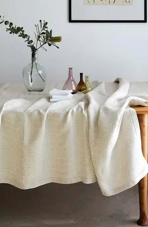 MUNGO Linen Cloverleaf Tablecloth