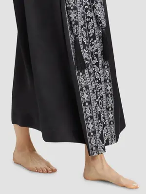Natori Ysobel Embroidered Robe