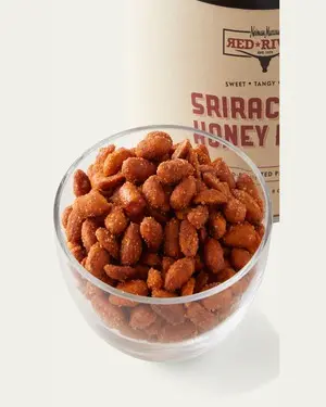 VIRGINIA DINER Sriracha Honey Roasted Peanuts, 2 Count