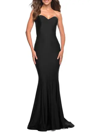 Sweetheart Neckline Gown Dresses