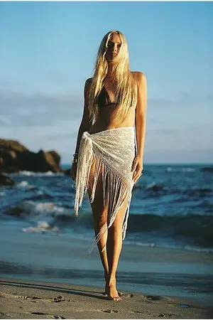 MADLY VINTAGE Hand Crochet Fringe Sarong Selected By