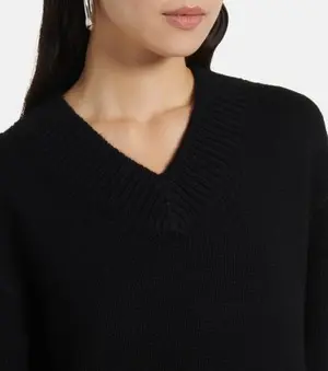 Vince Wool And Cashmere V-neck Sweater