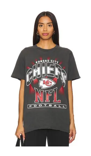 Junk Food Chiefs Chrome Vintage Tee In Charcoal - Midnight