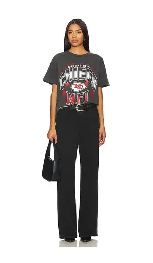 Junk Food Chiefs Chrome Vintage Tee In Charcoal