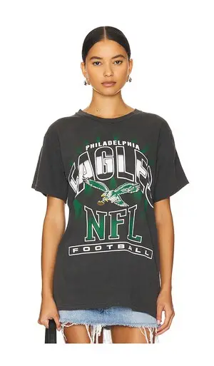 Junk Food Eagles Chrome Vintage Tee In Charcoal