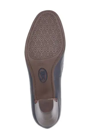 SOFFT Lucinda Water Resistant Loafer Pump