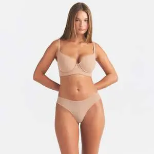 SKIMS Back Smoothing Full Coverage Bra | Light Neutral | | Fits Everybody - Clay