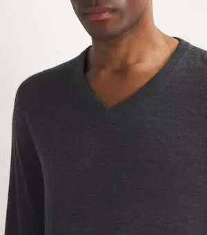 Johnstons Of Elgin Superfine Cashmere V-neck Sweater - Grey