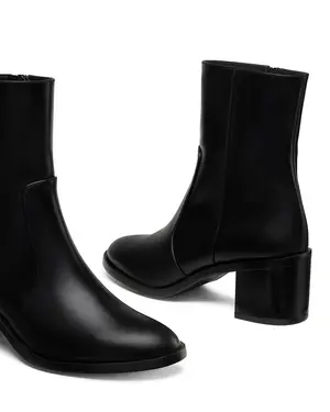 STUART WEITZMAN Esme Zip Booties