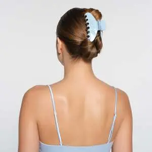 SKIMS Claw Clip Celeste