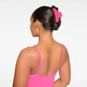 SKIMS Claw Clip Hot Pink