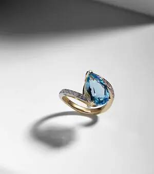 Mateo Slanted Gold Ring - Yellow