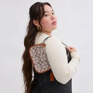 COACH Swinger Bag 20 With Chain In Signature Jacquard