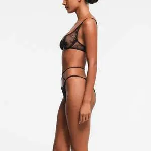 SKIMS Ultra Fine Lace Skimpy Scoop Bra