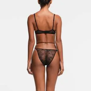 SKIMS Ultra Fine Lace Skimpy Scoop Bra