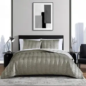 Vera Wang Velvet Linear Stitch 3 Piece Quilt Set, King - Silver Leaf