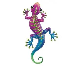 REGAL ART & GIFT Stripe Gecko Wall Decor 24' Green - One-color