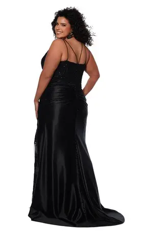 SYDNEY'S CLOSET V-neckline Fitted Gown