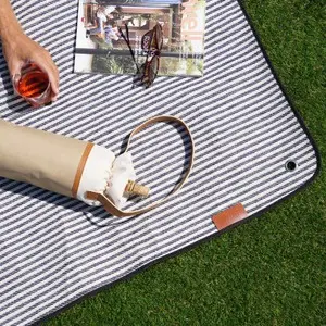 TWINE Picnic Blanket With Waterproof Lining