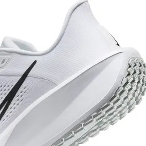 Nike Quest Road Running Shoes - White