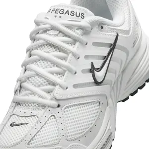 Nike Air Pegasus 2005 Sneakers - White