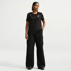 Nike Sportswear Club Essentials T-shirt - Black