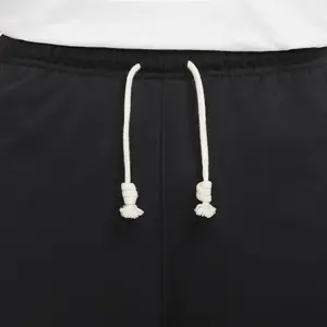 Nike Standard Issue Dri-fit 8" Basketball Shorts