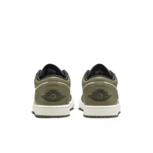 JORDAN 1 Low Sneakers