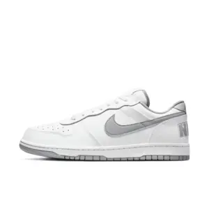 Nike Low Top Sneakers - White