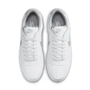 Nike Low Top Sneakers - White