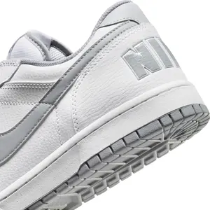 Nike Low Top Sneakers - White