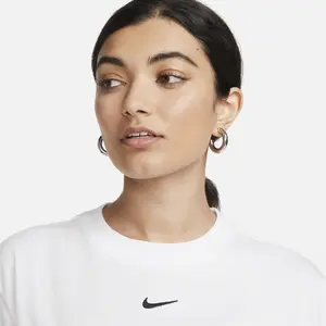 Nike Sportswear Essential T-shirt