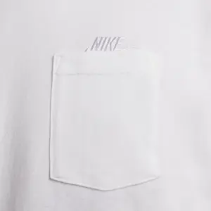 Nike Sportswear Premium Essentials Pocket T-shirt - White