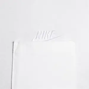 Nike Sportswear Premium Essentials Pocket T-shirt - White