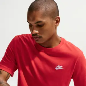 Nike Sportswear Club T-shirt - Red